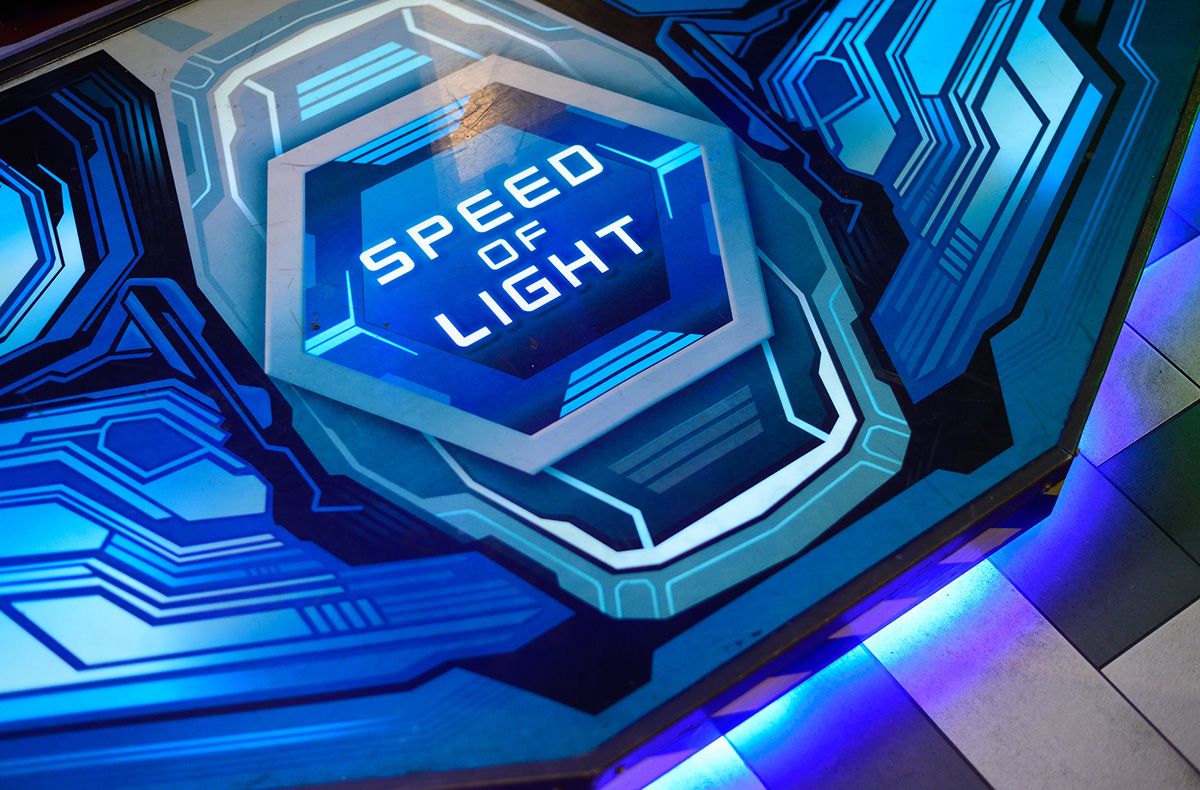 Speed of light | Arkadne igre | Iznajmljivanje